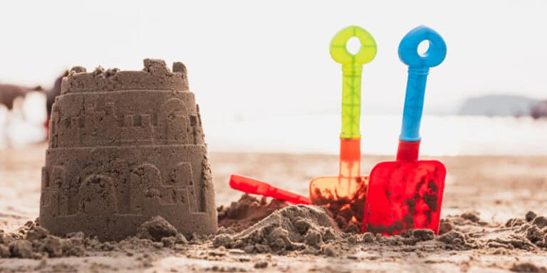 Spielen mit Sand, Matsch und Wasser | BAUSTEiNE KiNDERGARTEN